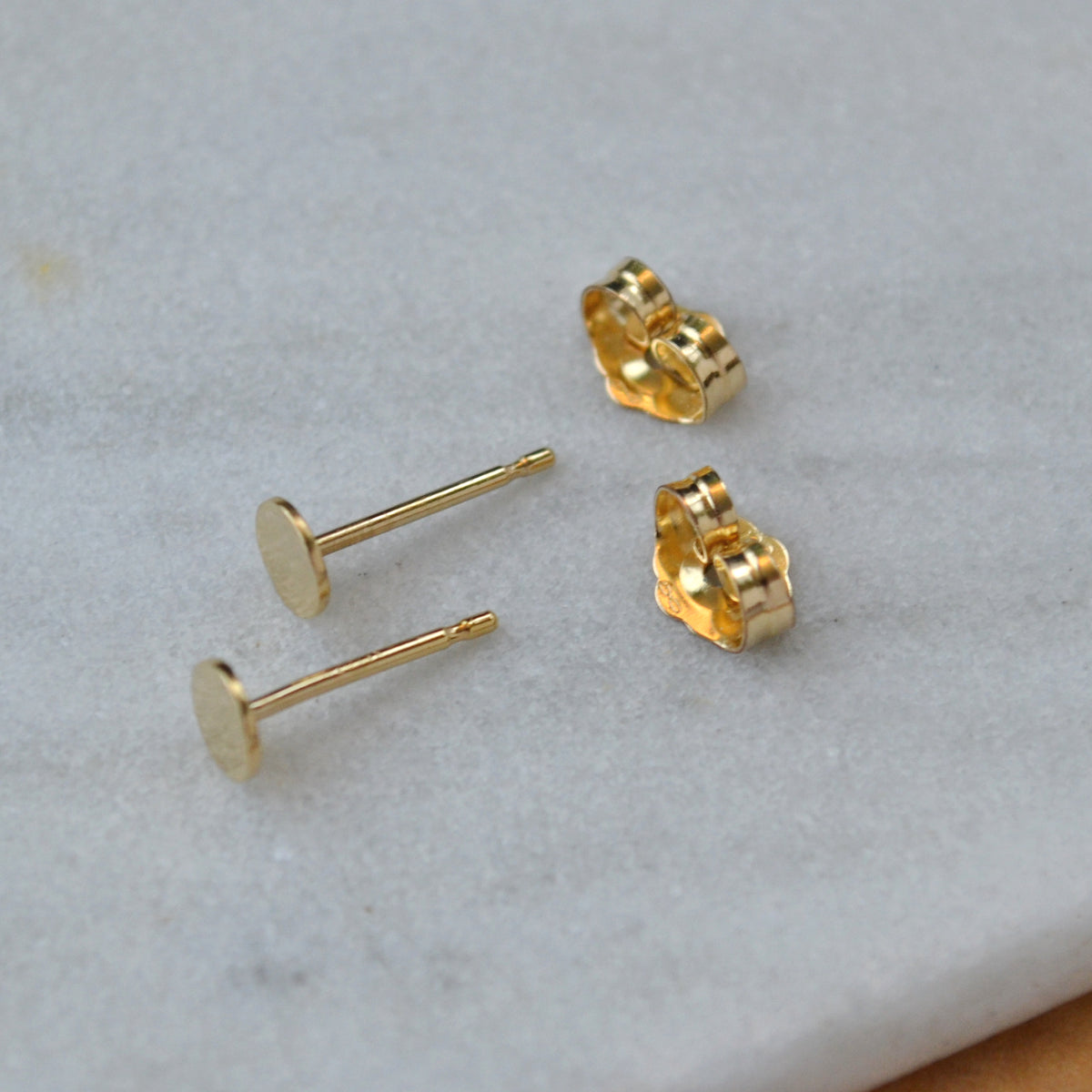 Speckle Stud Earrings minimalist dappled circle post earrings 14K Gold ...